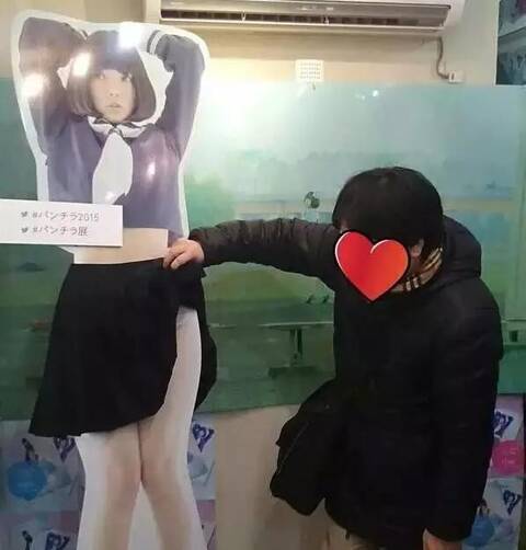 胖次走光摄影展,带你沐浴少女裙底的圣光手机凤凰网