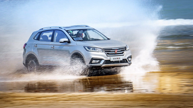 10万级国产SUV大神，荣威RX3实力碾压本田双子星_凤凰网视频_凤凰网