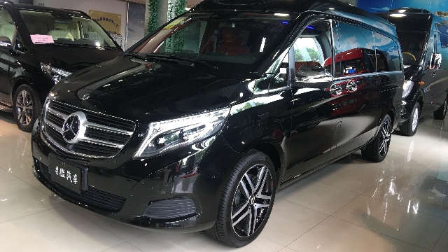 一款家庭商务两用的奔驰V260商务车_凤凰网视频_凤凰网