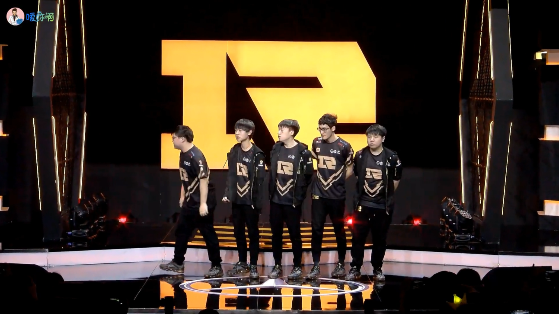 Uzi和小虎强势二打五！带领RNG逆天翻盘，赢下德比之战！__凤凰网