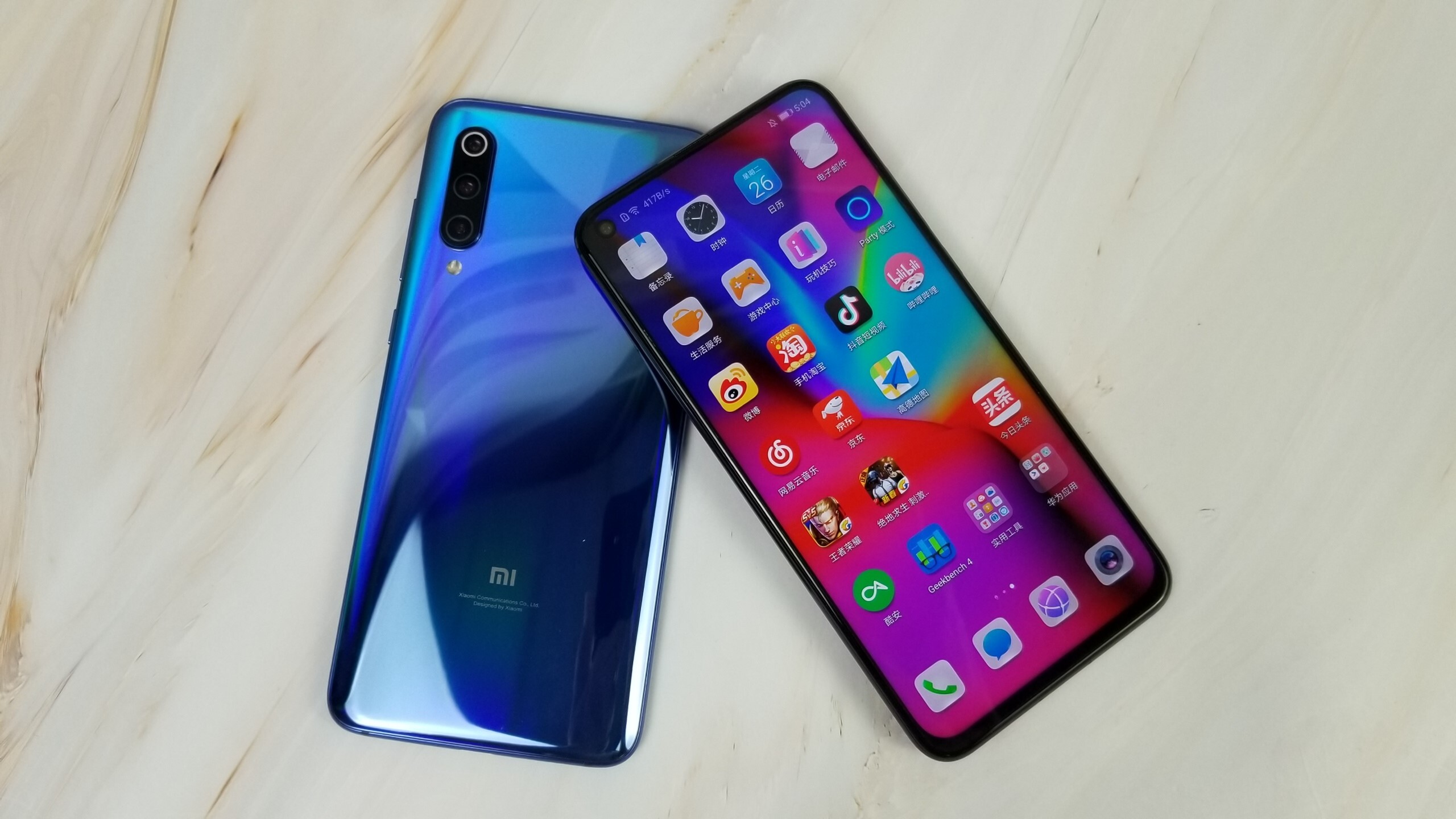 都是2999，小米9对比荣耀V20,这差距你敢信？_凤凰网视频_凤凰网