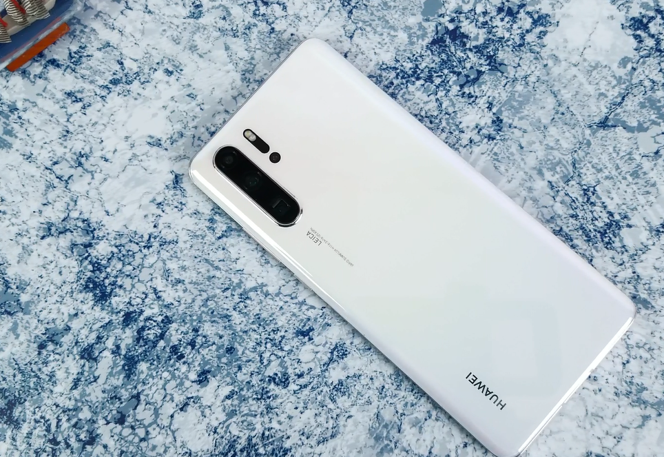 华为P30Pro手机拍月亮事件：50倍变焦真有说的那么神？_凤凰网视频_凤凰网