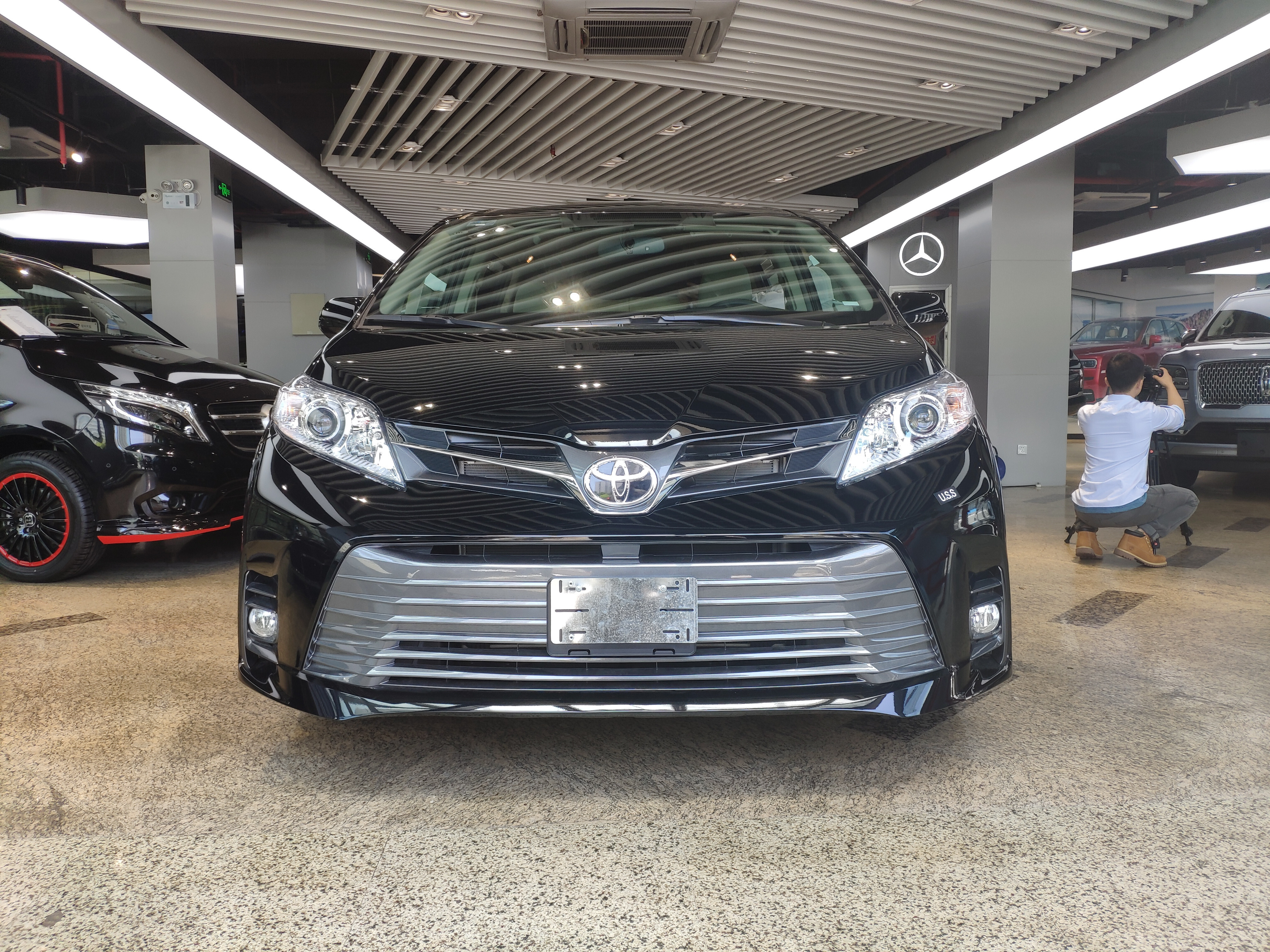 2020款丰田塞纳黄金动力3.5L加爱信8AT变速箱MPV中驾驶体验最好__凤凰网