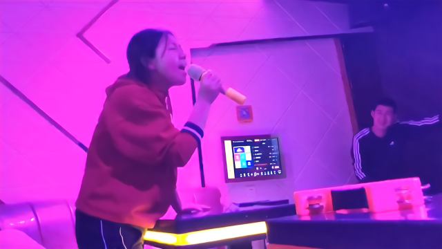 一开口就让人窒息的灵魂歌手,这嗓子怕是被阎王爷亲吻过n遍吧?凤凰网视频凤凰网