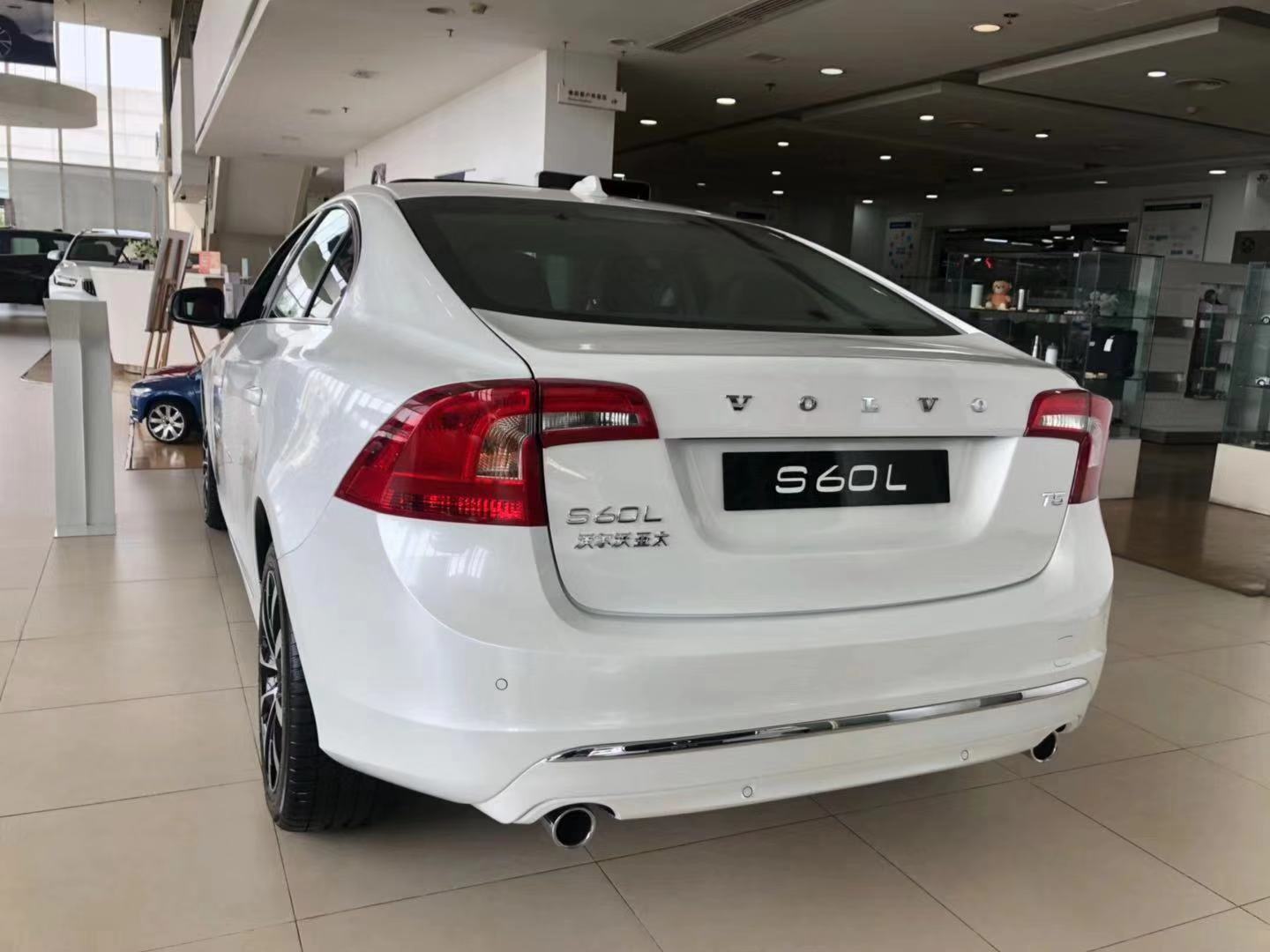 终端优惠近7万，落地仅需20万——2020款沃尔沃S60L开回家_凤凰网汽车_凤凰网