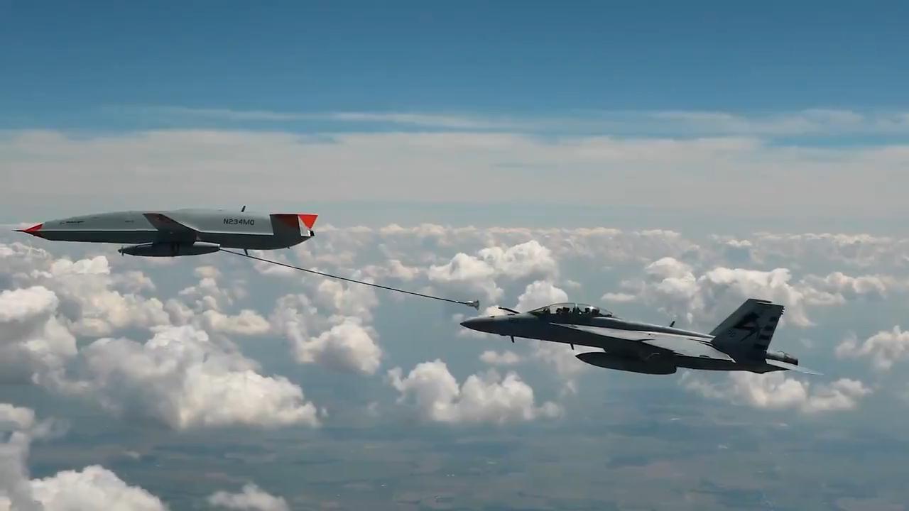 MQ-25首次空中加油成功 增加舰载机1/3留空时间 美海军将购买76架_凤凰网