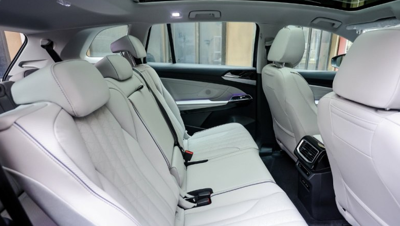 大众厉害了，纯电SUV正面对比特斯拉Model Y，空间、配置全领先_凤凰网汽车_凤凰网