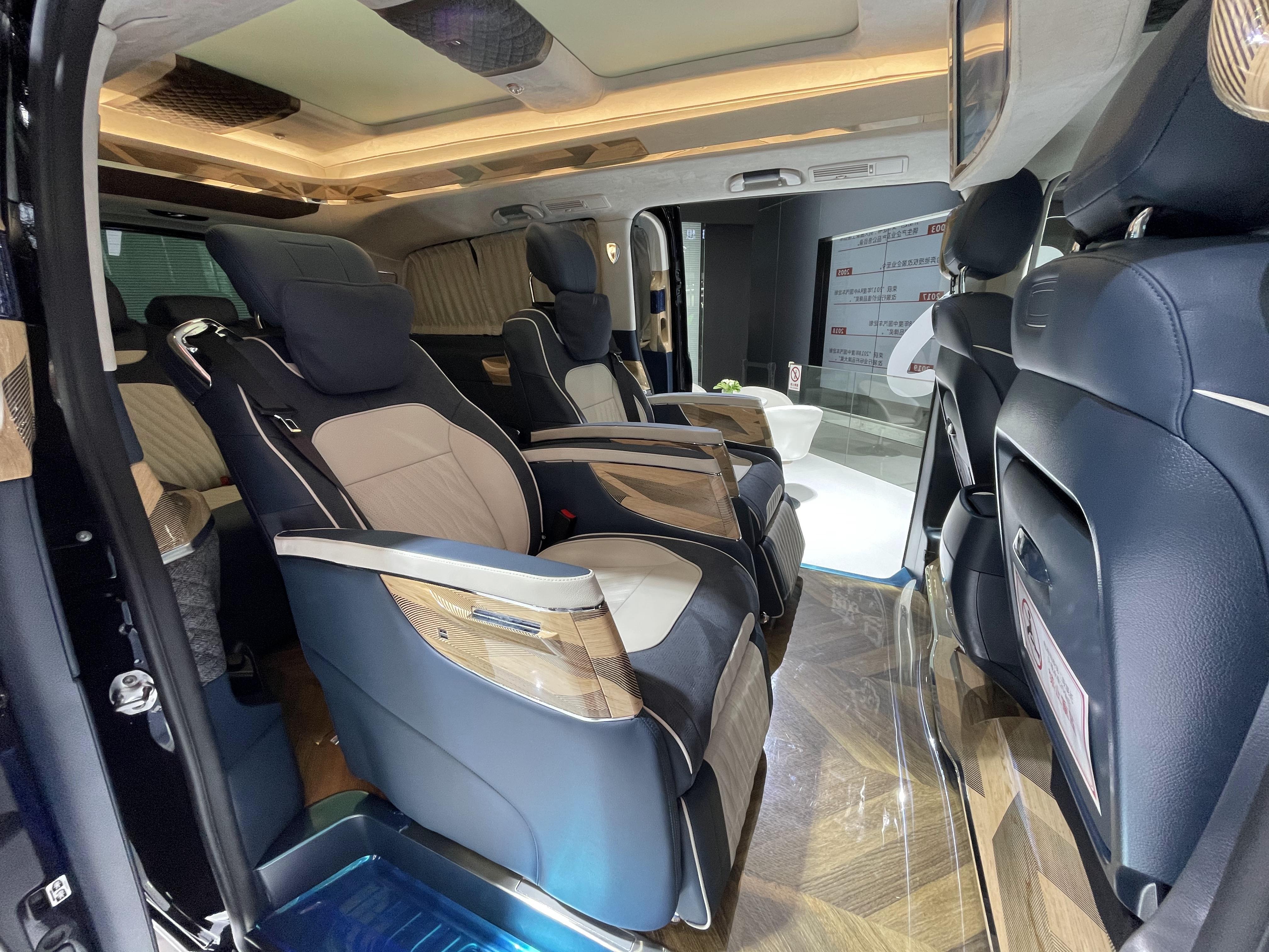 2021粤港澳车展新车如云，奔驰v260l定制版亮相，内饰很豪华但外观升级惹争议__凤凰网