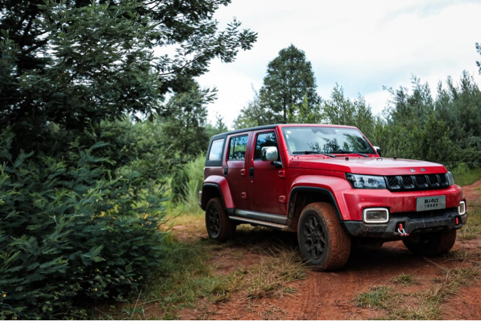 满足对远方的向往和自由的渴望，一辆BJ40就够了！ | 38°昆明站__凤凰网