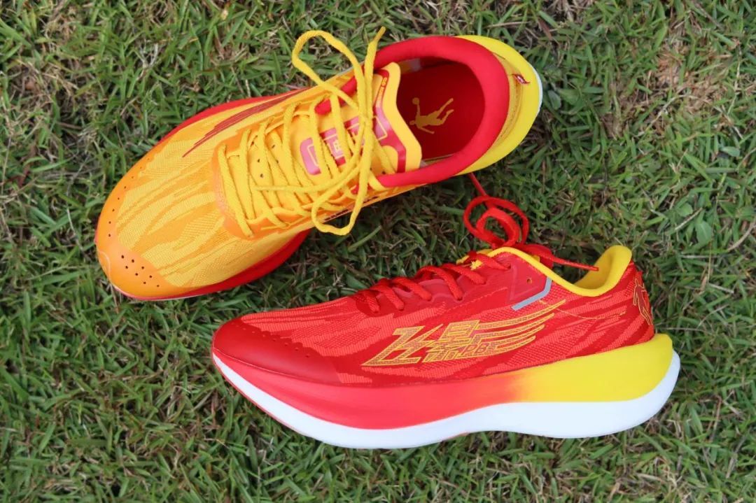 飞影PB2.0伟大祖国配色，跑出中国新速度_凤凰网