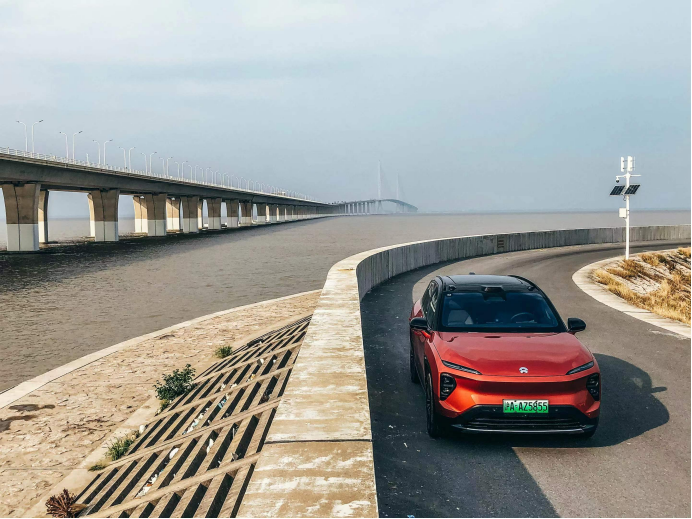 打破宝马X5的垄断！蔚来ES7诠释50万元SUV的“天花板”_凤凰网汽车_凤凰网