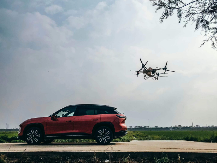 打破宝马X5的垄断！蔚来ES7诠释50万元SUV的“天花板”_凤凰网汽车_凤凰网