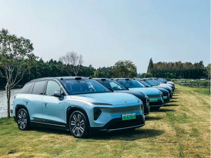 打破宝马X5的垄断！蔚来ES7诠释50万元SUV的“天花板”_凤凰网汽车_凤凰网