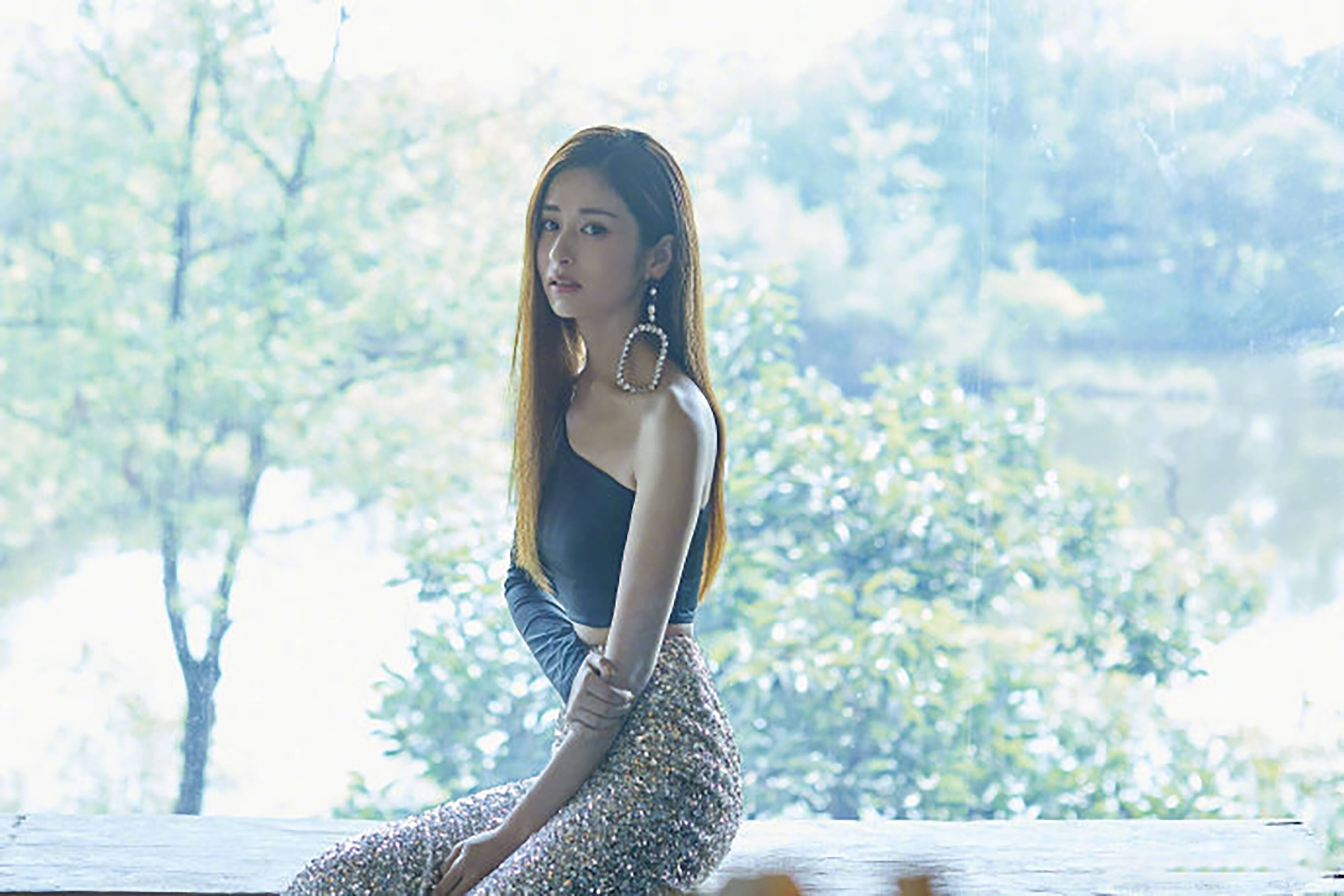 颖儿现身时装秀纤腰不盈一握，刚出道时体重120斤，逆袭成功！_手机凤凰网