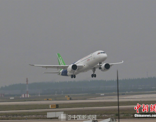 国产大飞机C919首飞高清图
