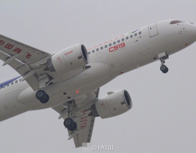 国产大飞机C919首飞高清图