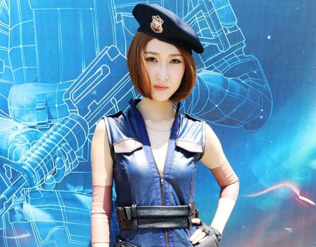 CFPL总决赛沈阳现场图 大长腿美女COS惊艳亮相