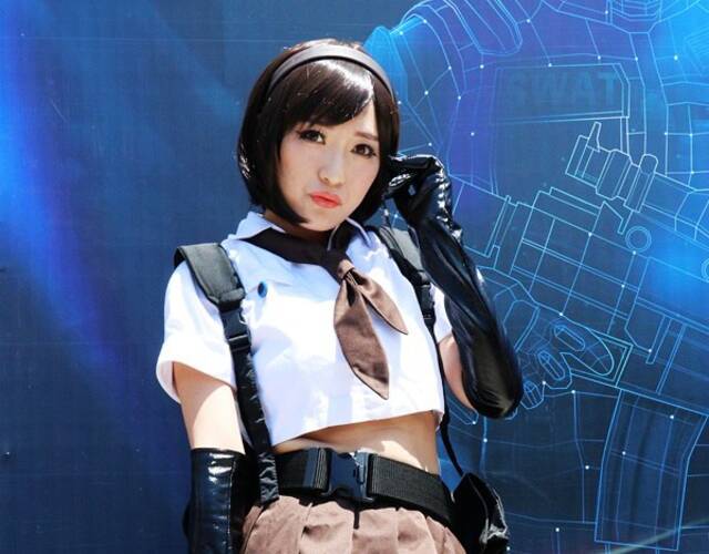 CFPL总决赛沈阳现场图 大长腿美女COS惊艳亮相