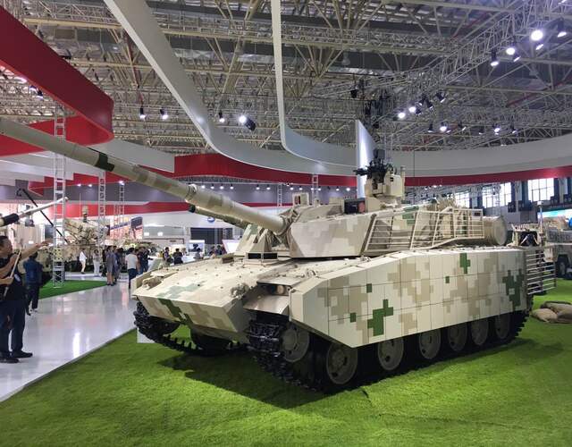 现场体验VT5轻型坦克 解放军现役96B全面曝光