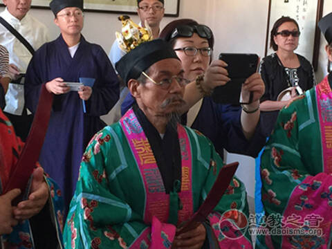 龙门七载不用餐霞求秘诀 法裔四人宣德行化演教旨_手机凤凰网