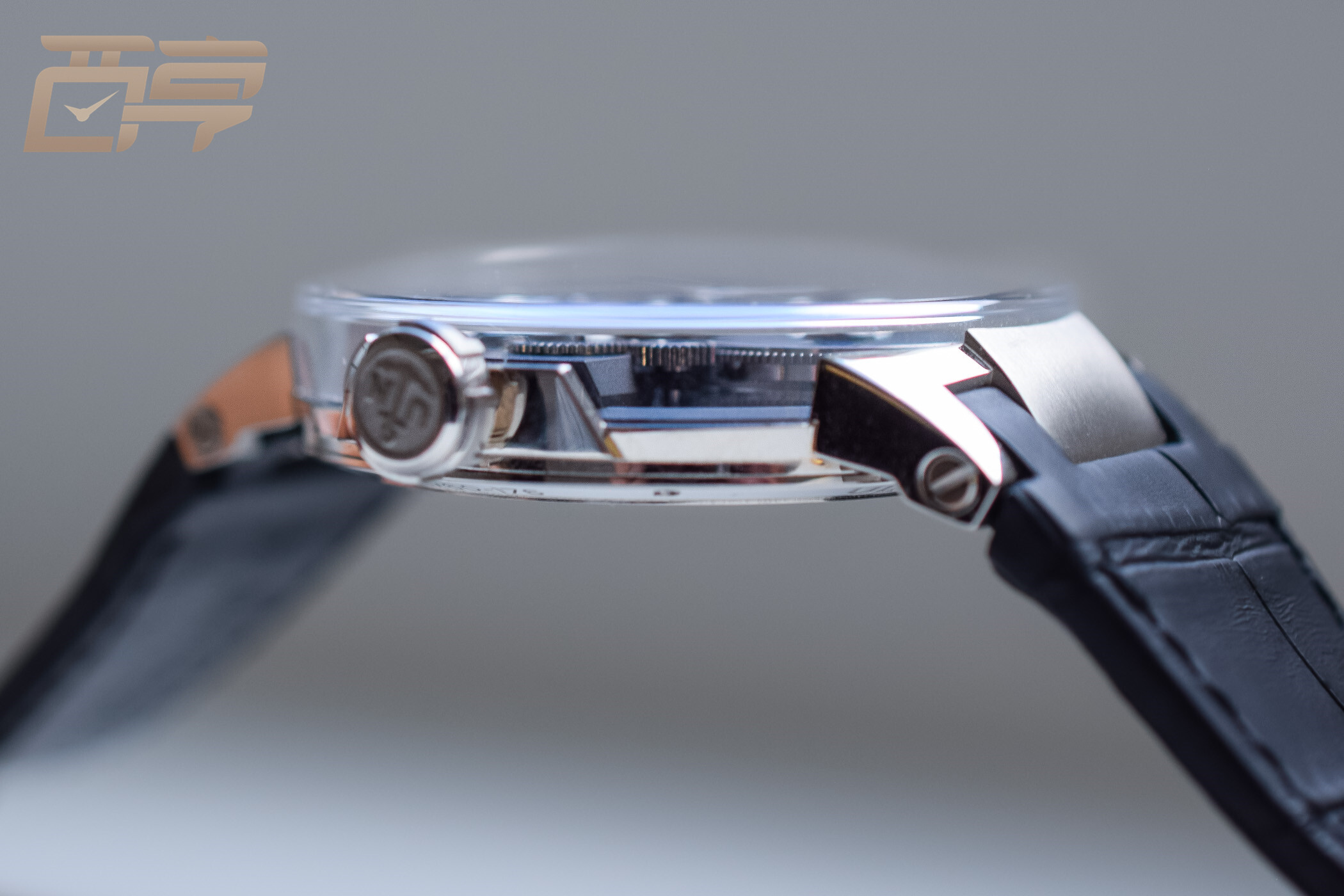 雅典Ulysse Nardin推出新的陀飞轮骷髅自由轮手表__凤凰网