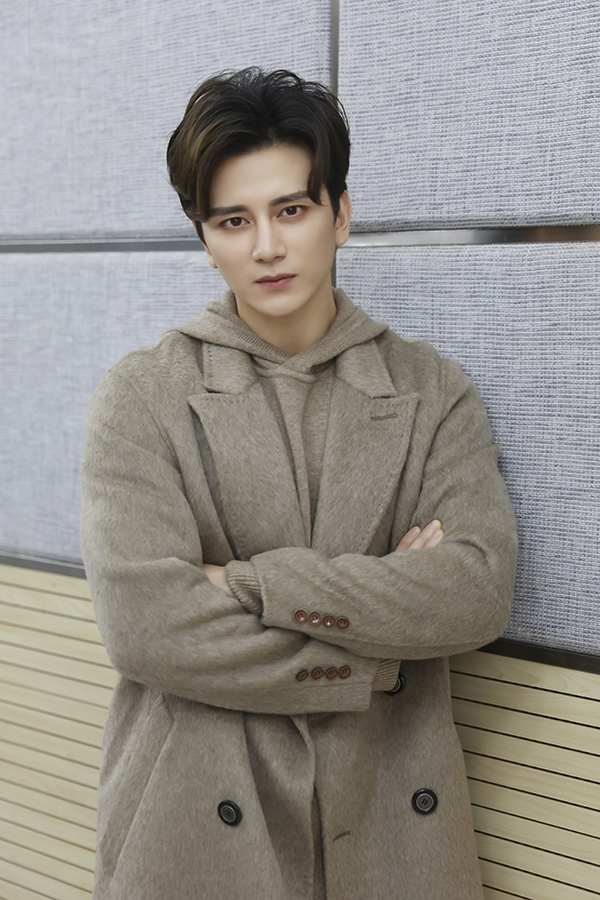 孙祖君《北国英雄》开播 诠释爱好和平反战青年_凤凰网