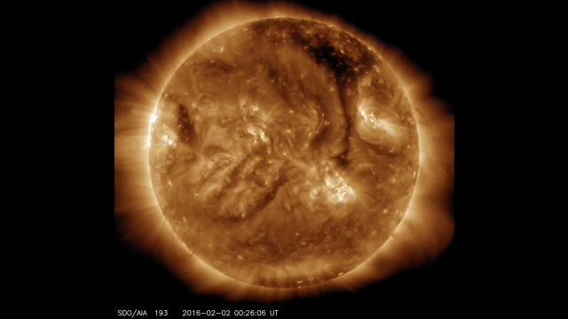NASA太空望远镜拍摄到不同颜色的太阳，美到爆！_凤凰网视频_凤凰网