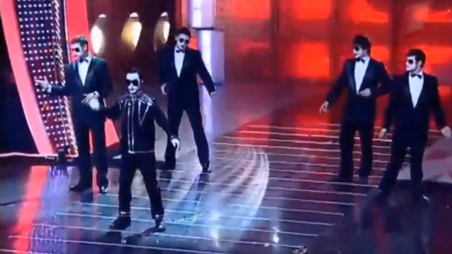 英国达人秀最不可思议的机械舞，让观众和评委看得尖叫！_凤凰网视频_凤凰网