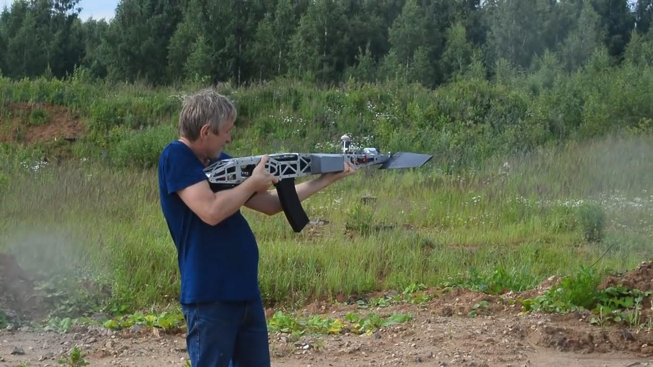 AK-47真是不得了！能入海还能上天 俄无人机版AK-47亮相_凤凰网