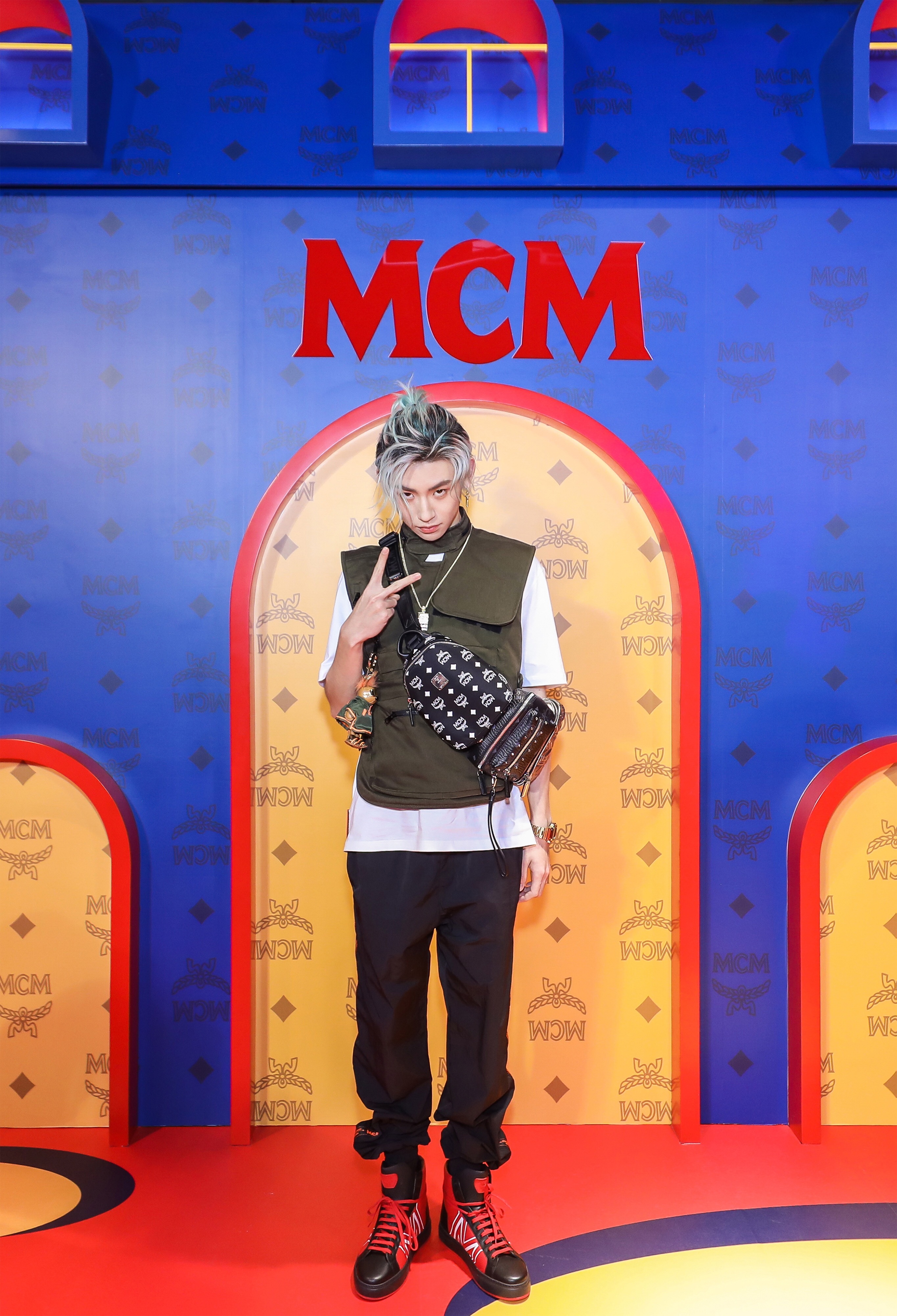 MCM“奇幻乐园”主题活动亮相上海环贸iapm广场旗舰店_凤凰网