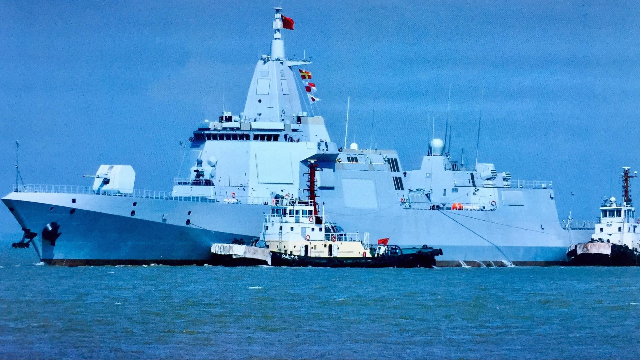 最新曝光！第二艘055即将刷涂舷号入役：列装超远射程航母杀手_凤凰网视频_凤凰网