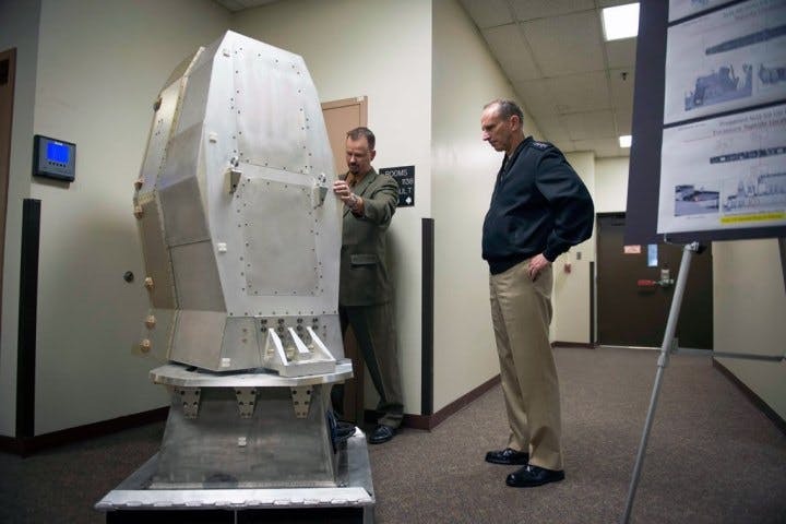 美第7舰队装备新型电子战系统，形如棺材，让官兵睡得更香_凤凰网军事_凤凰网