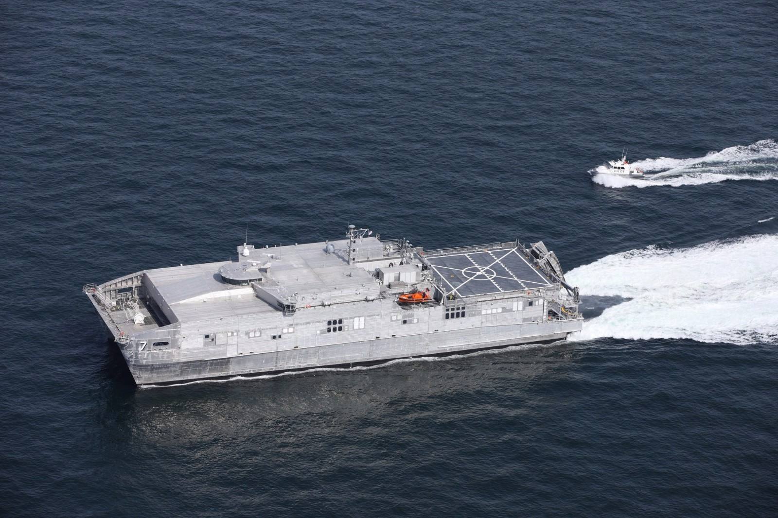 远征快速运输舰完成首次快速综合海上试验__凤凰网