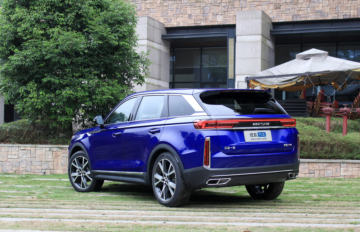 一汽奔腾T99下线，贯穿大屏，水晶档杆，15.99万起还带“小姐姐”_凤凰网汽车_凤凰网