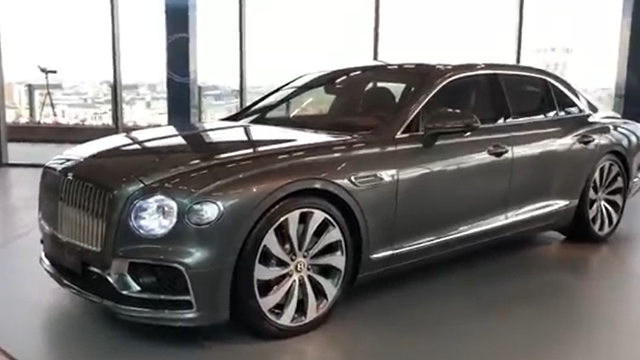 宾利飞驰Flying Spur到店实拍，霸气沉稳_凤凰网视频_凤凰网