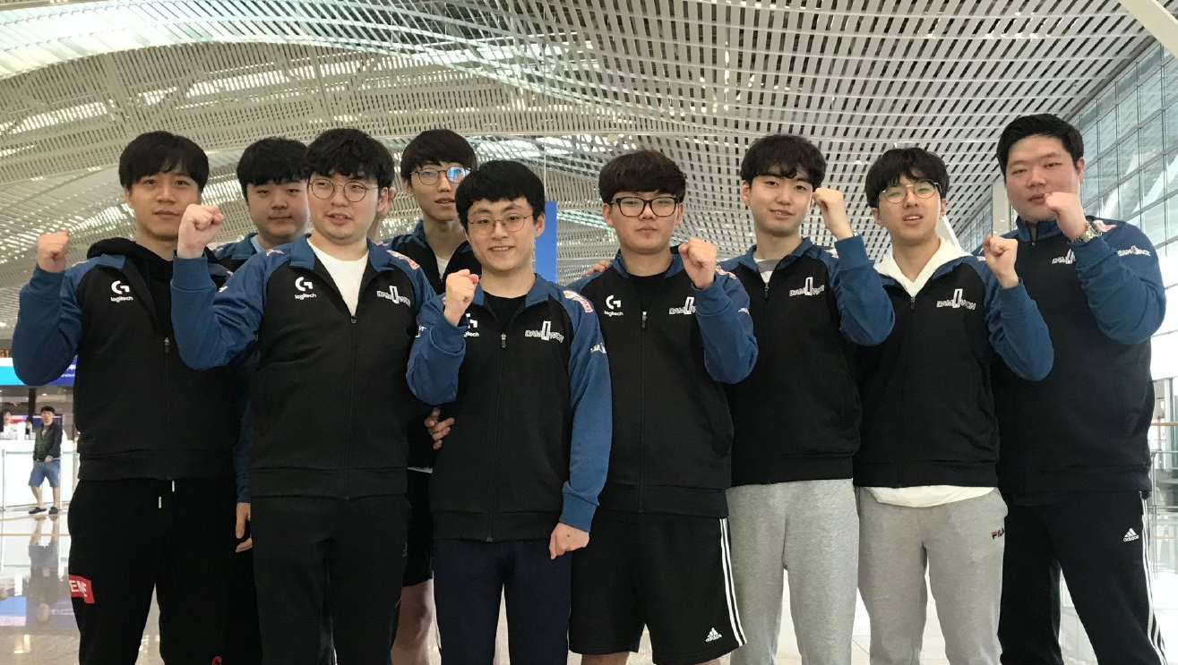 IG前教练曾带他们夺冠，如今在新队伍中却贬低IG：氛围不好夺冠难__凤凰网