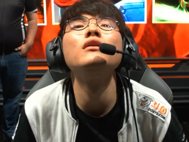 faker因状态差而降薪？有矛盾的老队员却拿最高薪！粉丝：他凭什么__凤凰网