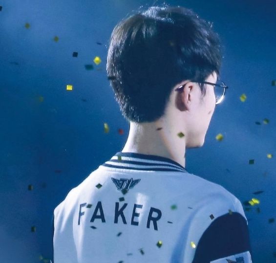 faker因状态差而降薪？有矛盾的老队员却拿最高薪！粉丝：他凭什么__凤凰网