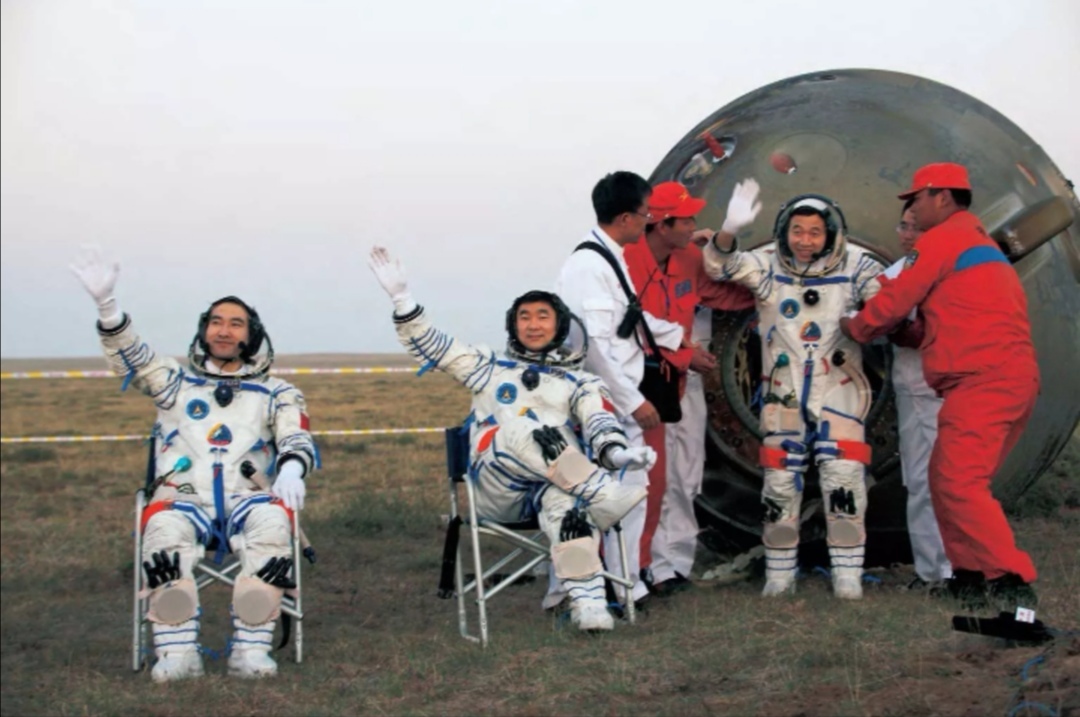 中国载人航天历程！为中国点赞！！！__凤凰网