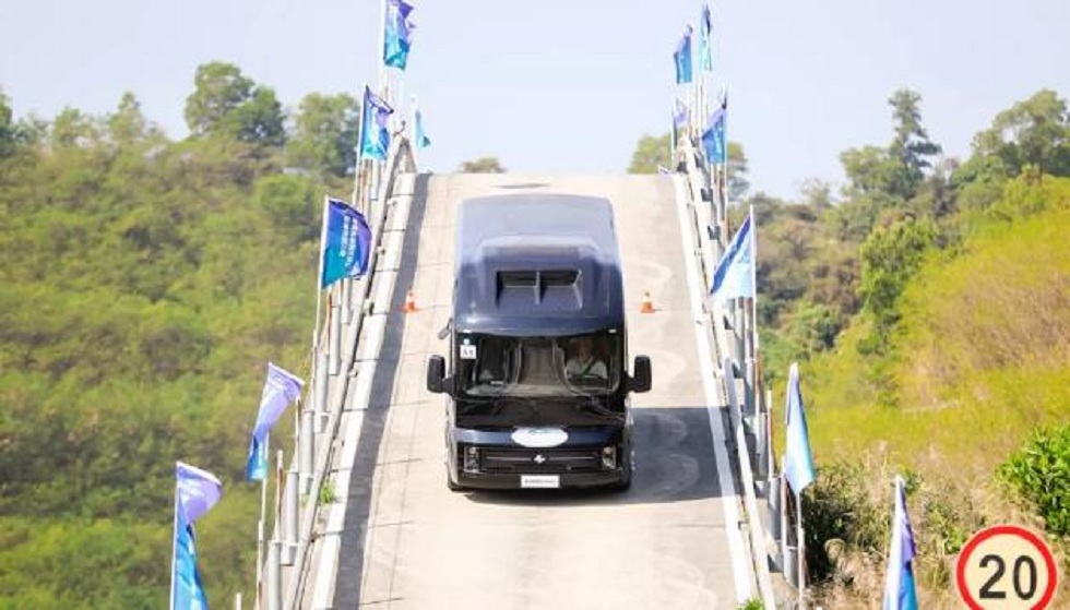 宽2.3米，续航超600km，电咖ER600助力，物流用车进入新时代_凤凰网汽车_凤凰网