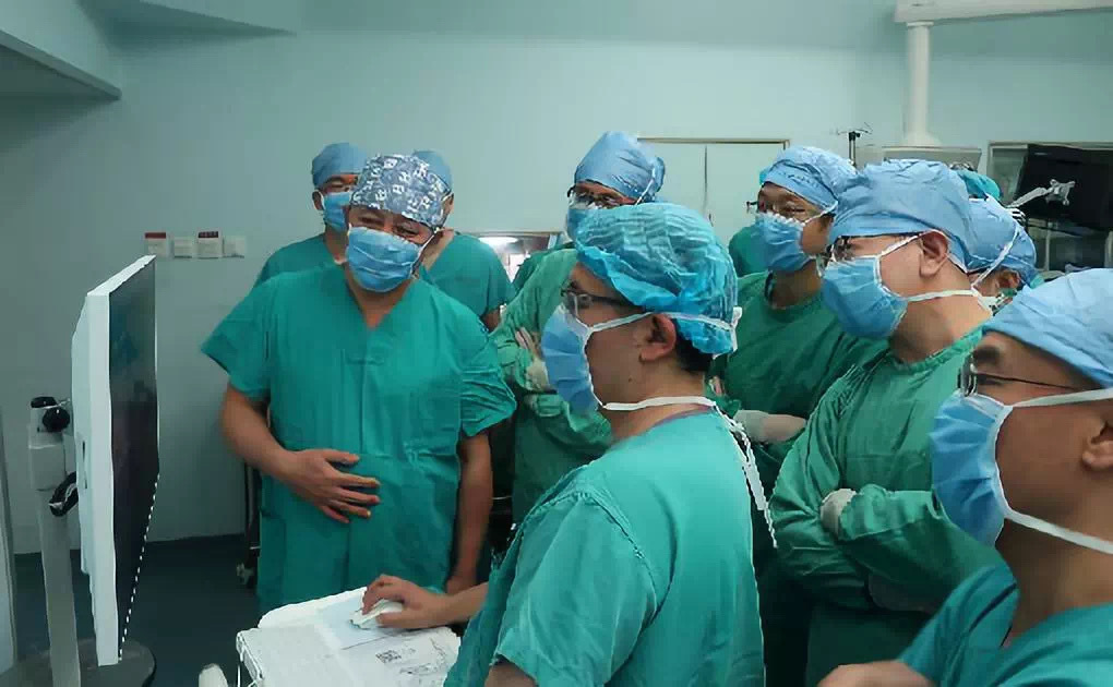 北京朝阳医院骨科完成首例天玑机器人辅助MIDLF微创手术__凤凰网