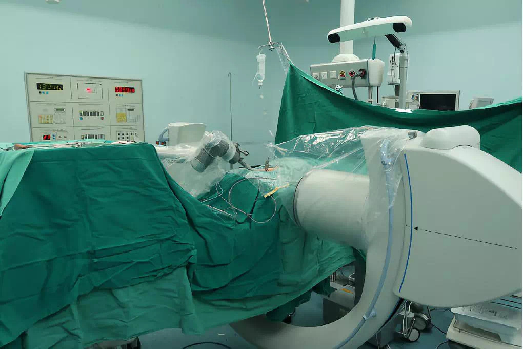 北京朝阳医院骨科完成首例天玑机器人辅助MIDLF微创手术__凤凰网