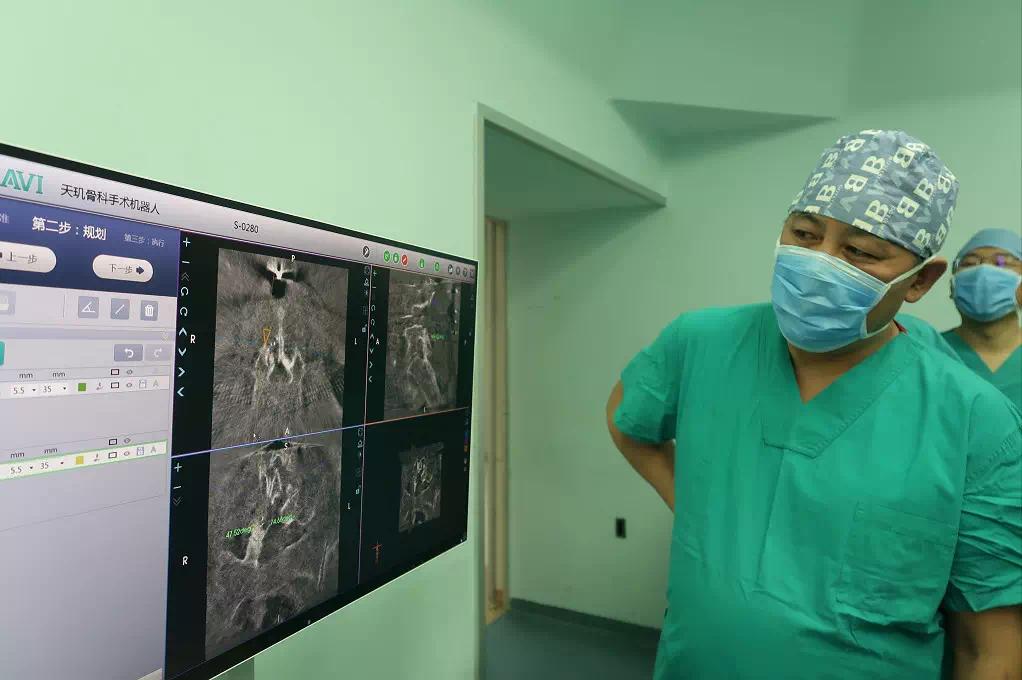 北京朝阳医院骨科完成首例天玑机器人辅助MIDLF微创手术__凤凰网
