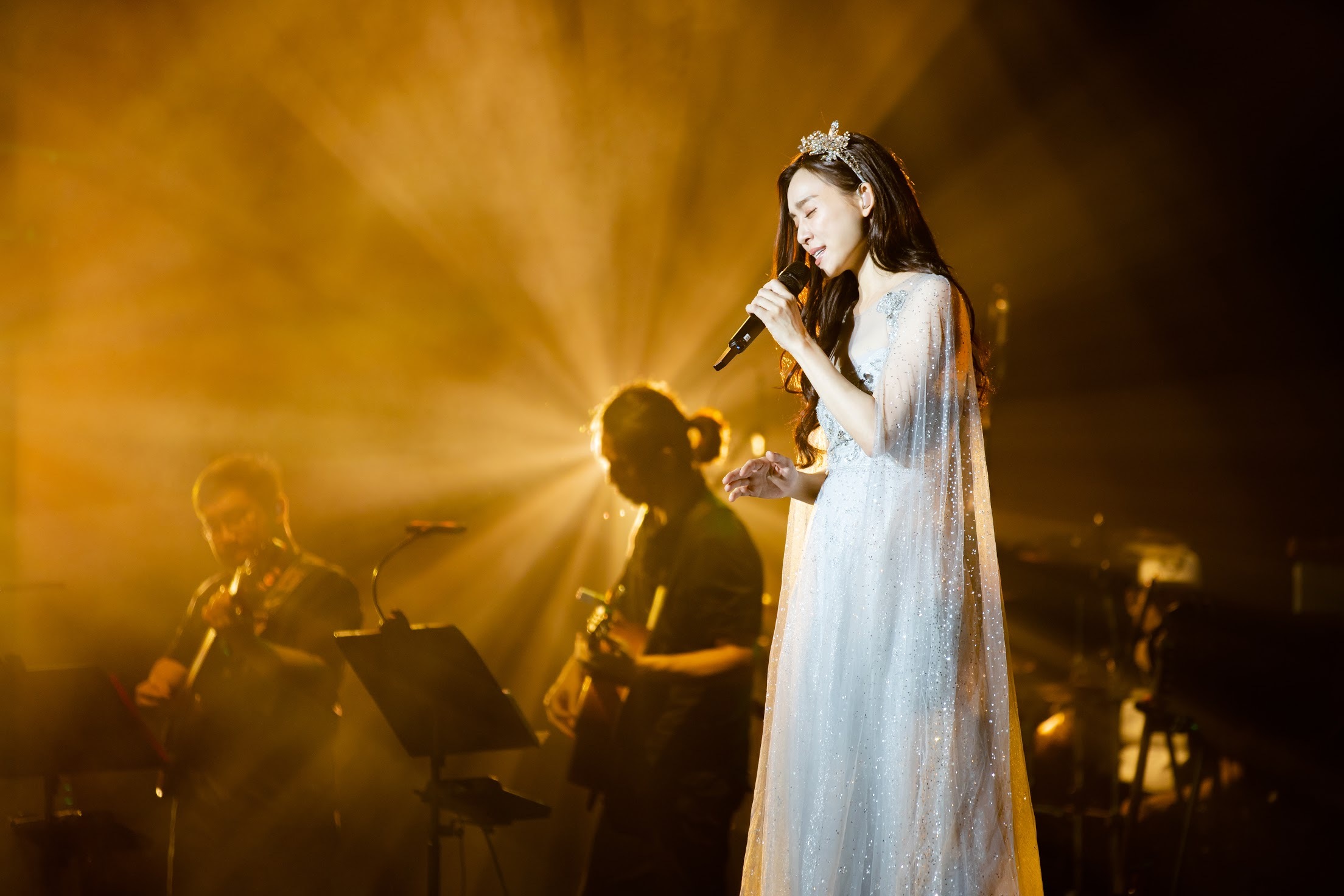 那些耳熟能详的经典治愈歌曲，都是来自范玮琪__凤凰网