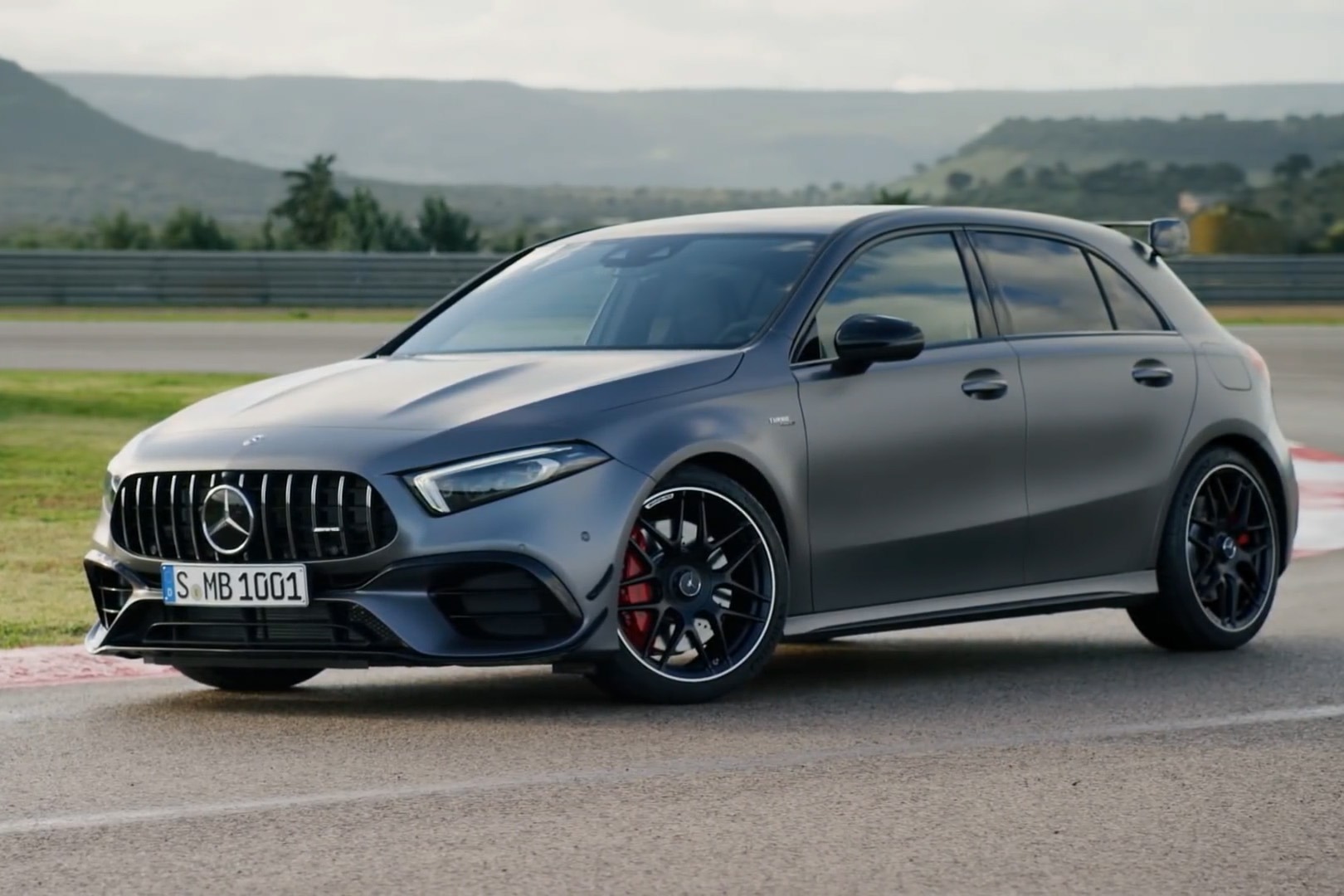 3.9秒破百 2020款梅赛德斯-奔驰 AMG A45 S曝光_凤凰网视频_凤凰网