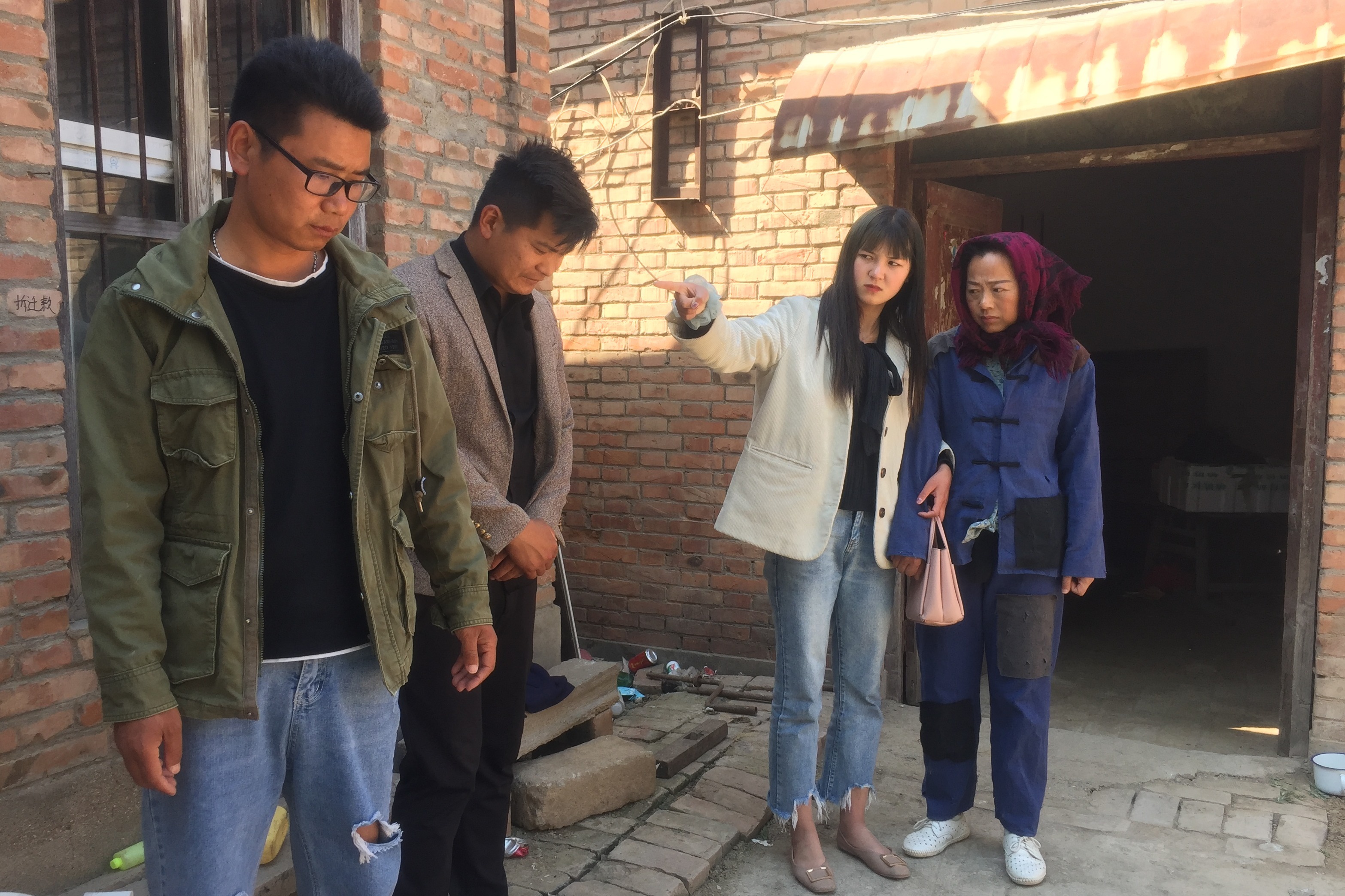 养女上大学母亲给10000,被俩儿子赶出家,5年后养女霸气上门凤凰网视频凤凰网