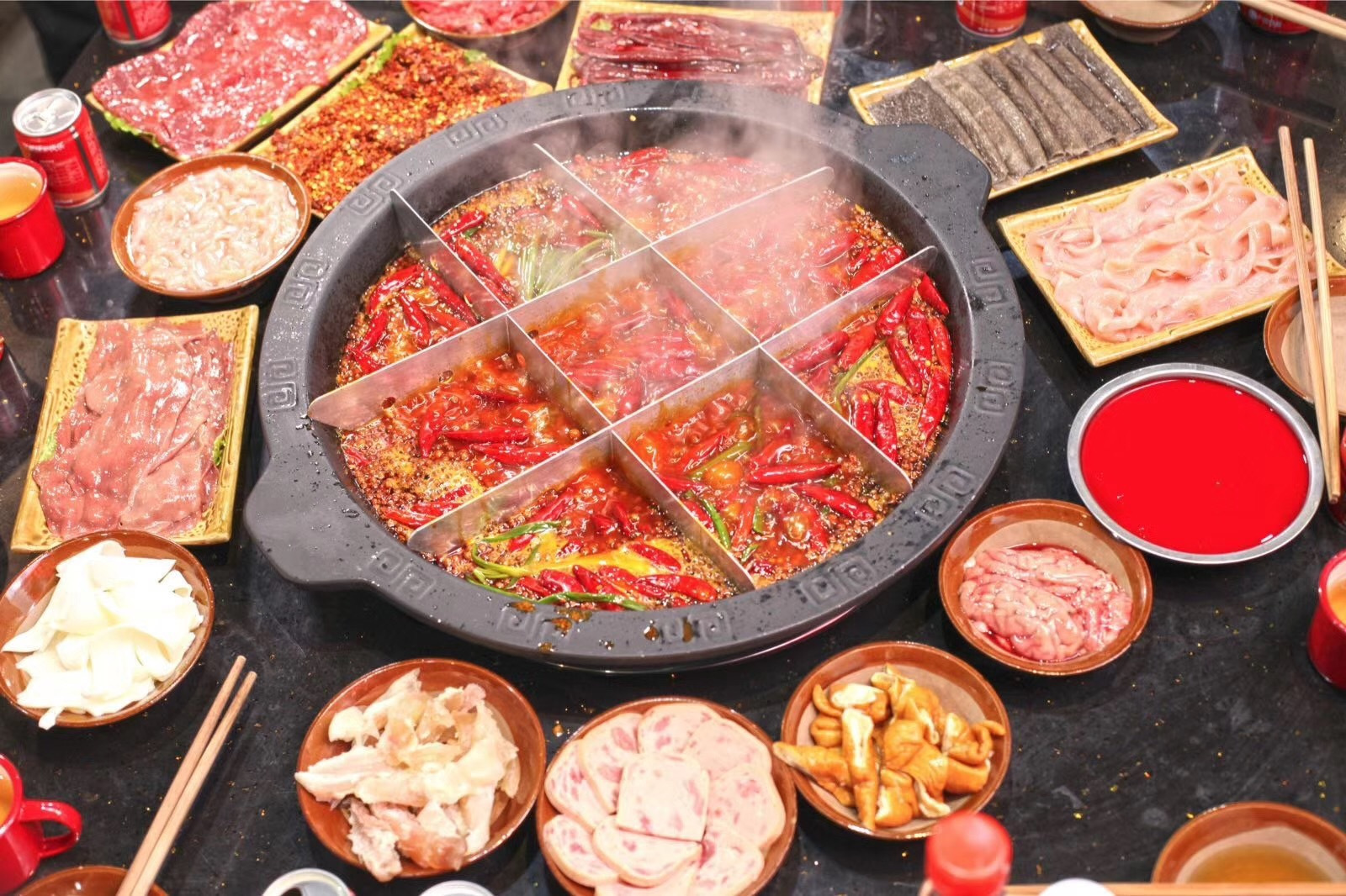 揭秘重庆火锅为什么要用九宫格烫着吃？__凤凰网