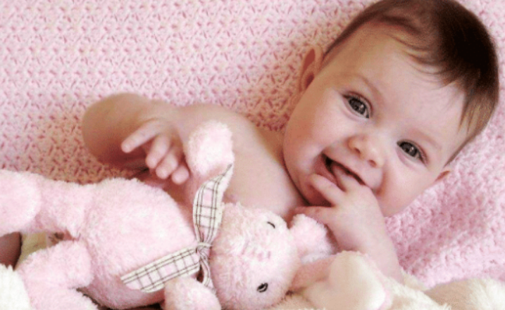 宝宝出生还是双眼皮，长着长着就没了，有种遗传叫双眼皮消失术