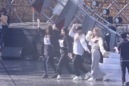 韩国组合BLACKPINK全员彩排直拍：舞蹈DDU-DU DDU-DU_凤凰网视频_凤凰网