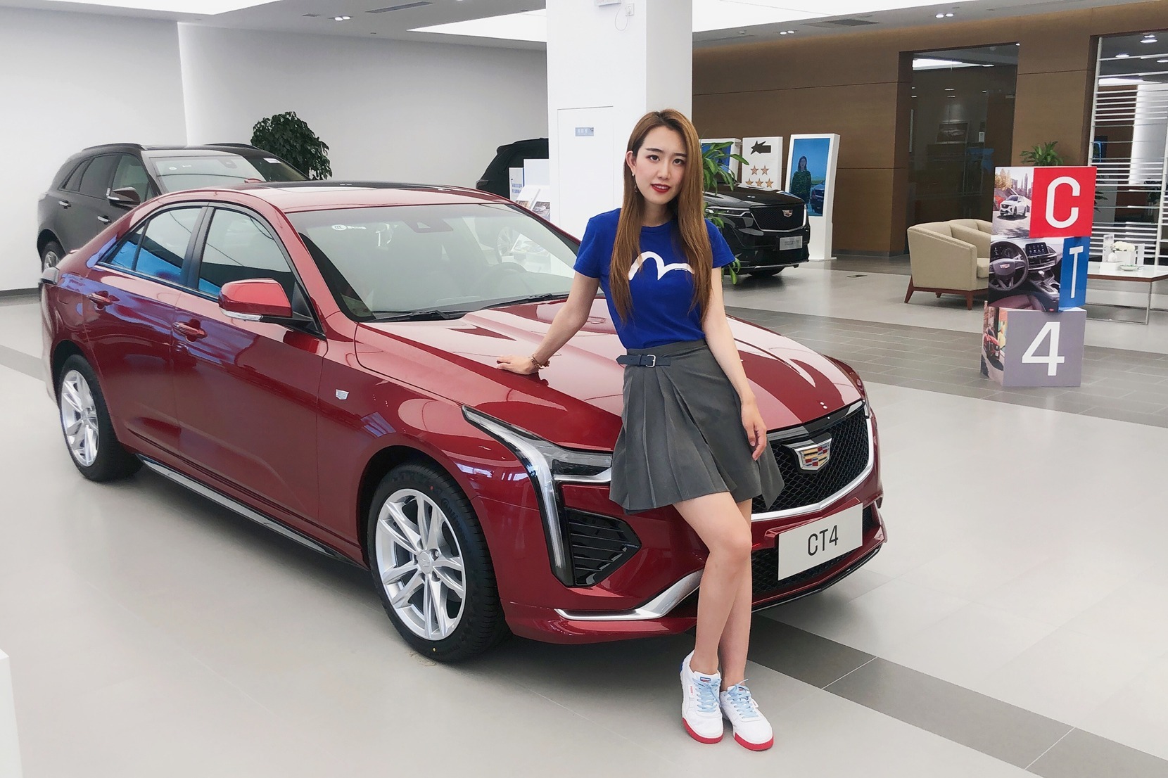 2.0T+8AT，同级唯一后驱运动轿车，到店实拍凯迪拉克CT4_凤凰网视频_凤凰网